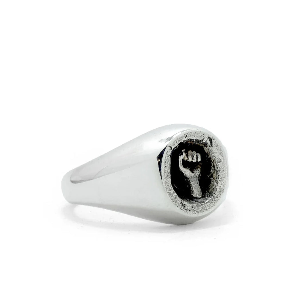 Raised Fist Signet Ring – ætla